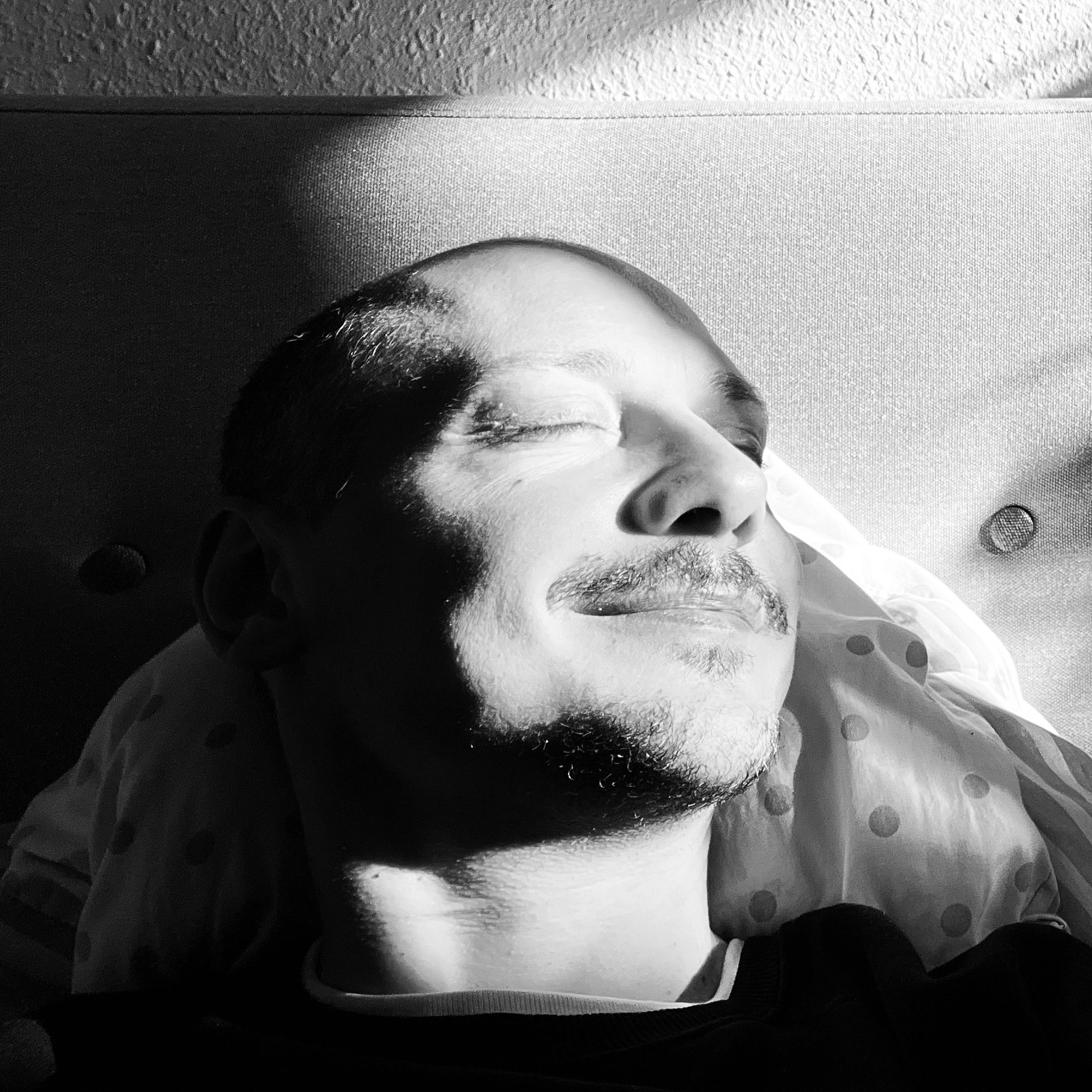 Ermo Naarits - Artist on PortraitMode - Share Your Street Photography