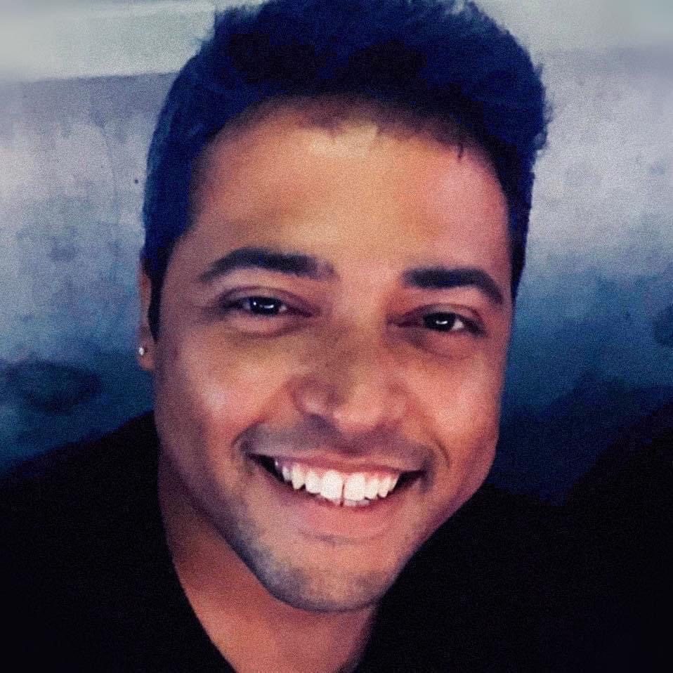 Julian Rondon - Artist on PortraitMode - Share Your Street Photography