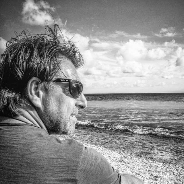 Luttie Esser - Artist on PortraitMode - The space your photos deserve